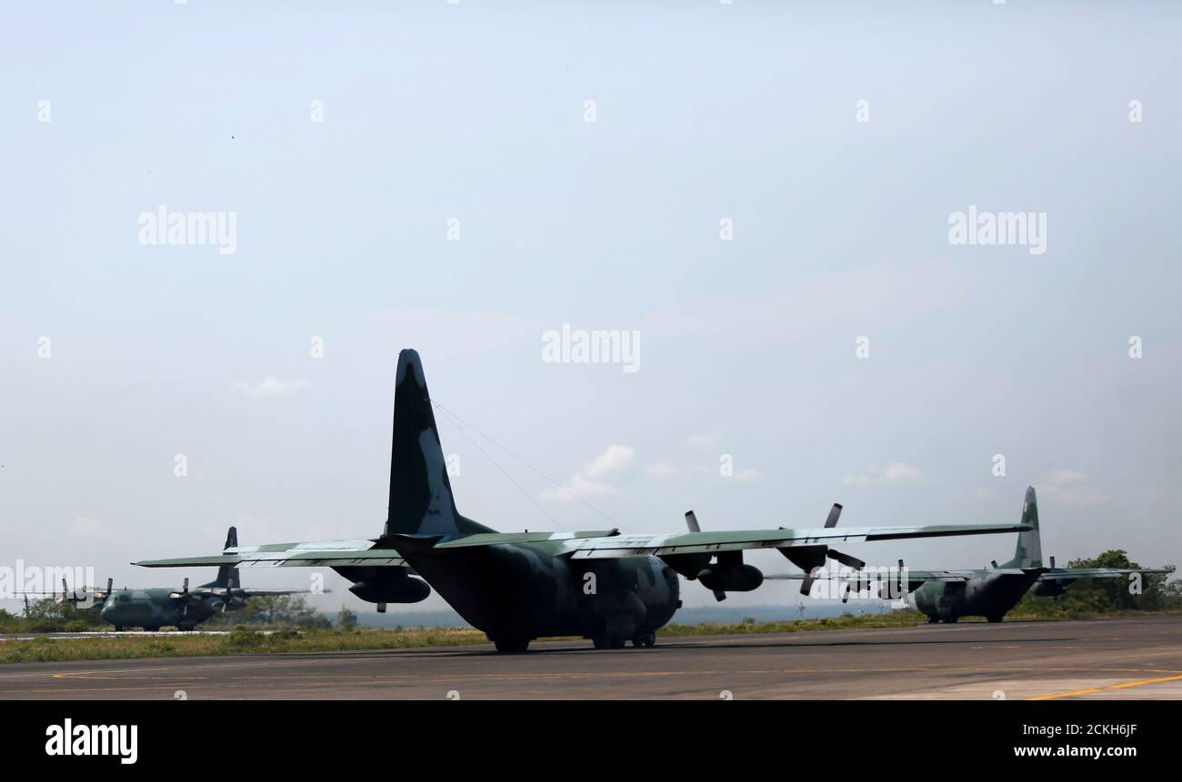 Military coffins plane hi-res stock photography and images - Alamy