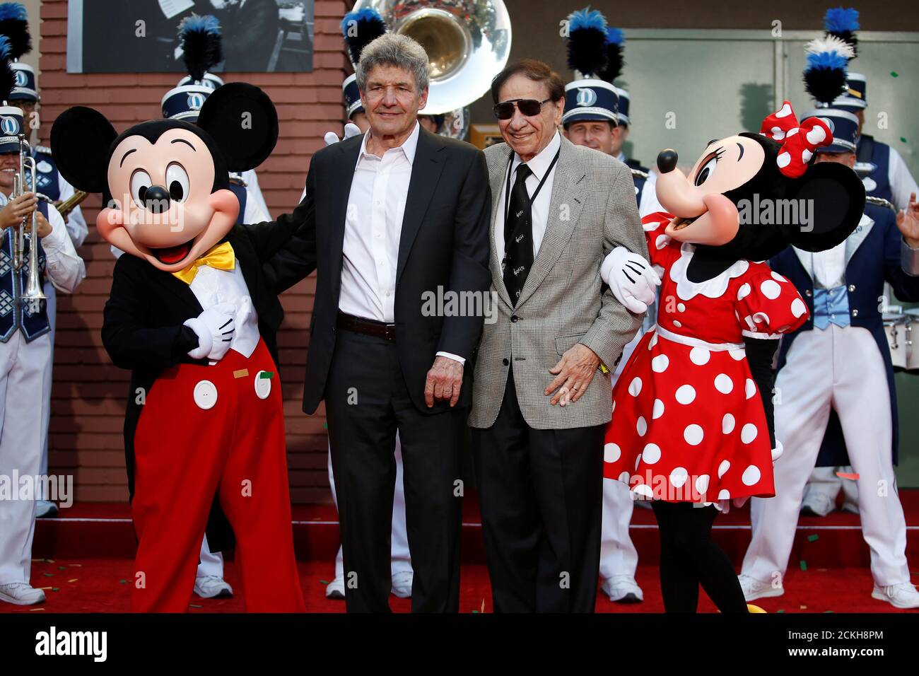 Mickey minnie mouse pose in hi-res stock photography and images - Alamy