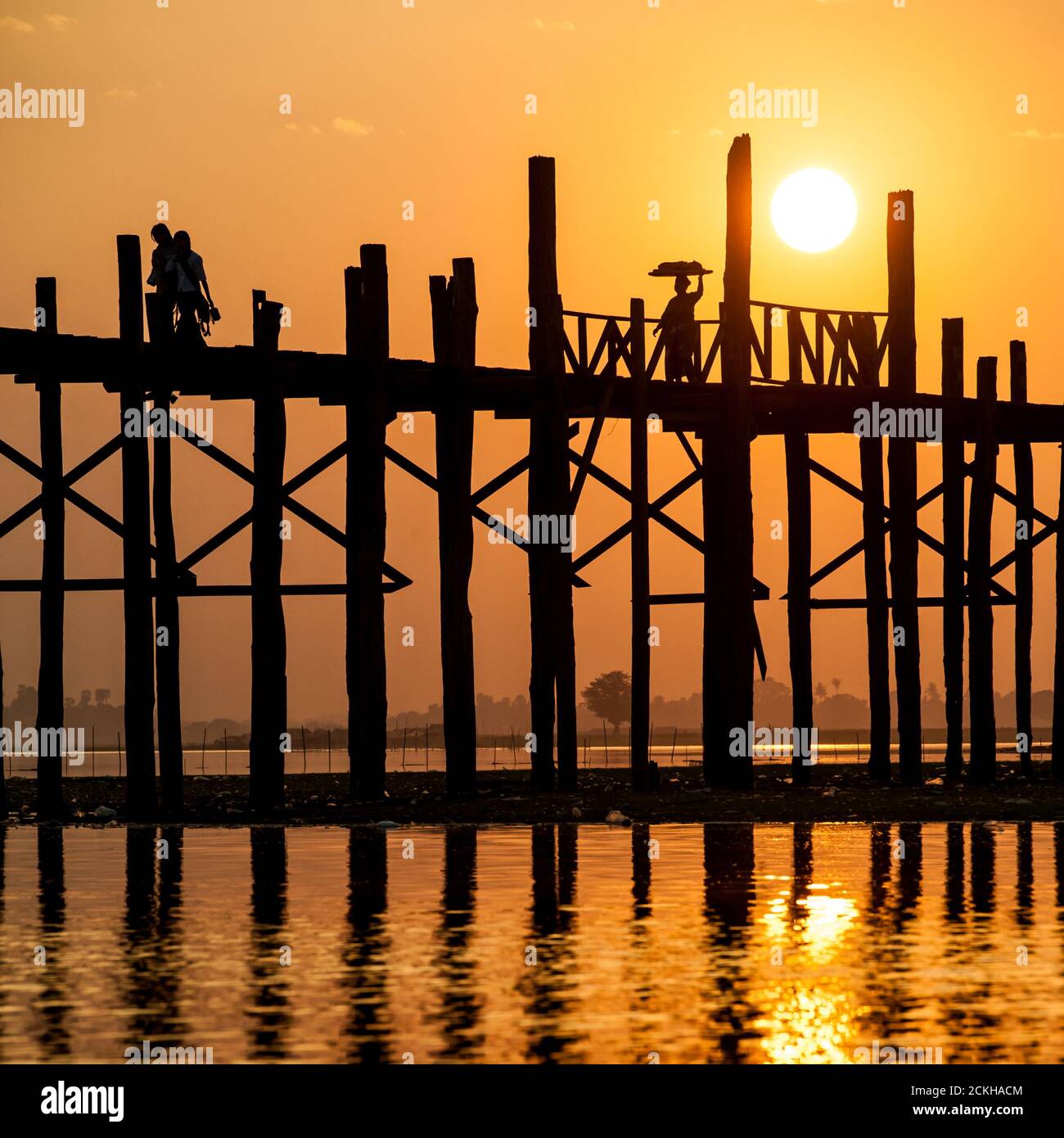 U pain bridge myanmar hi-res stock photography and images - Alamy