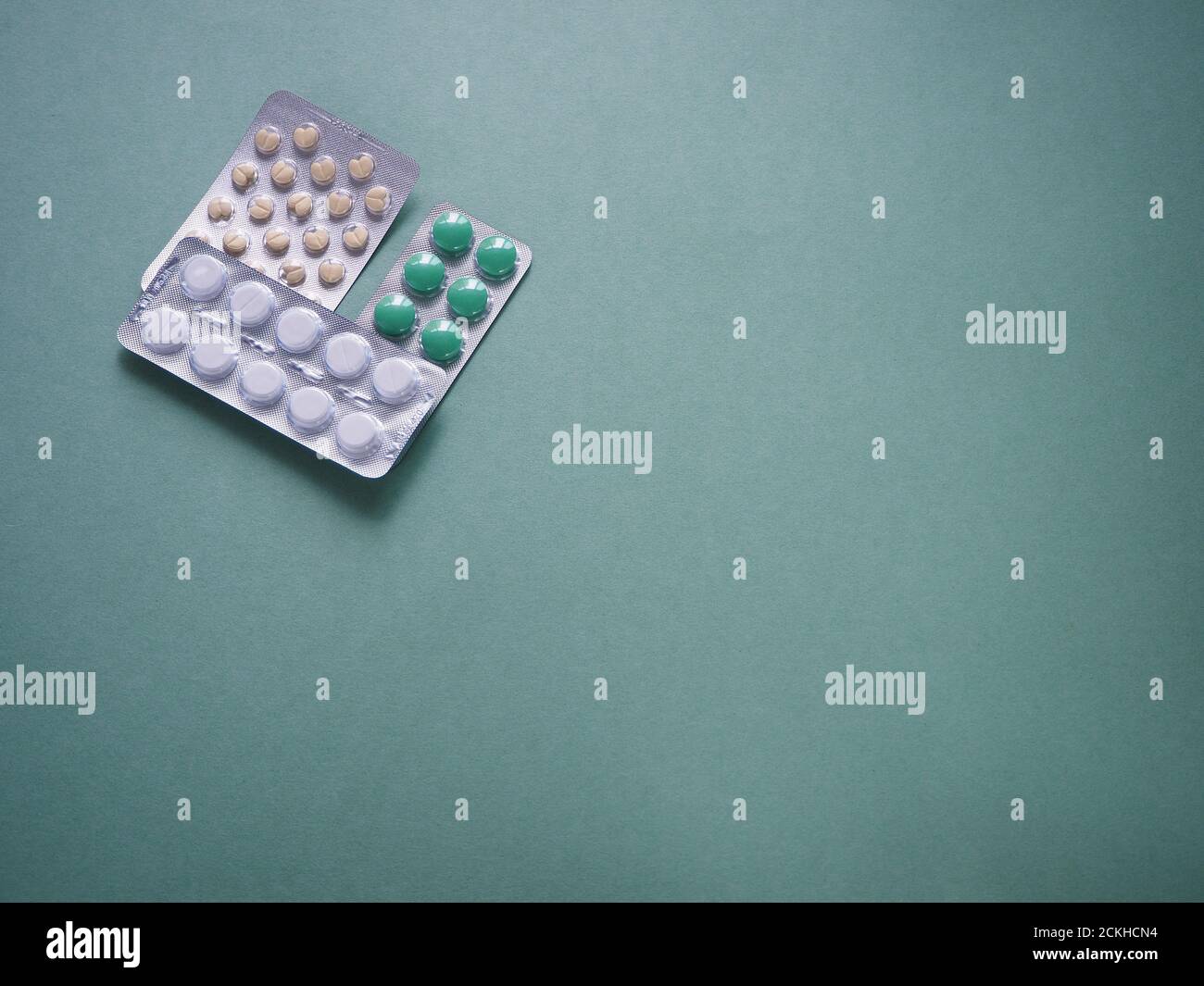 Tablets in blister packaging Stock Photo - Alamy