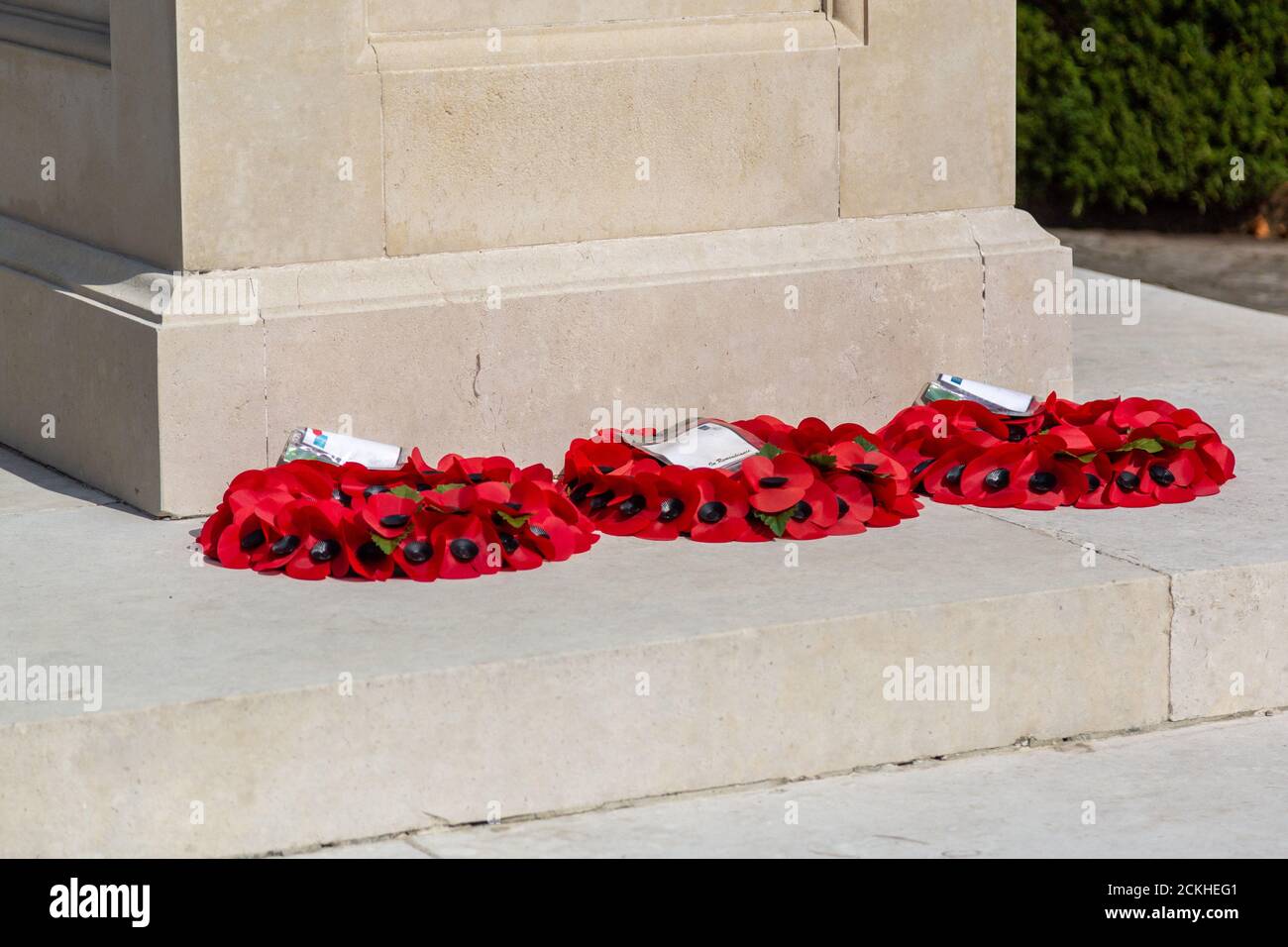 Remembrance poppy wreath hi-res stock photography and images - Alamy