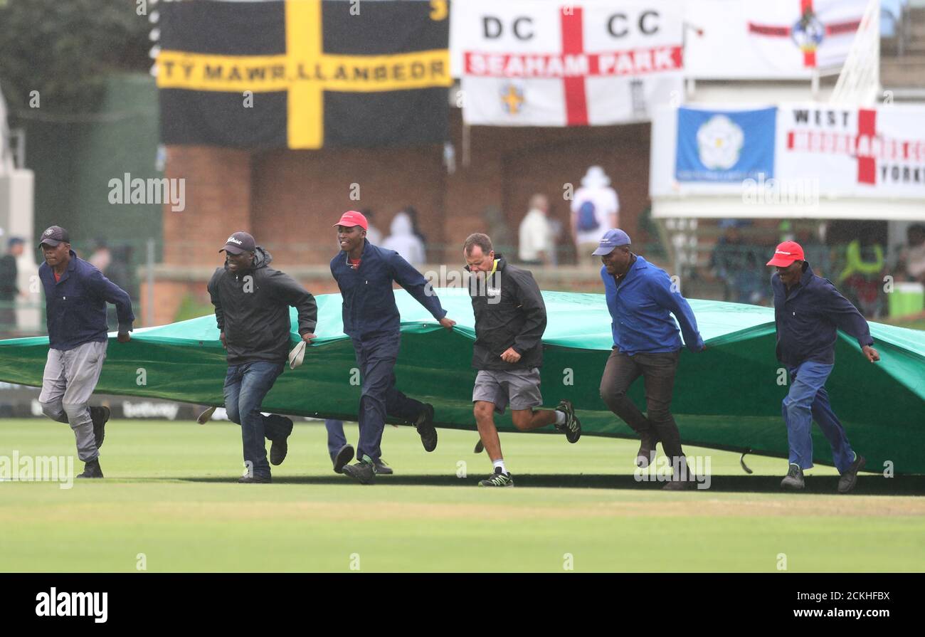 Sport cricket rain cricket pitch covers hi-res stock photography and ...