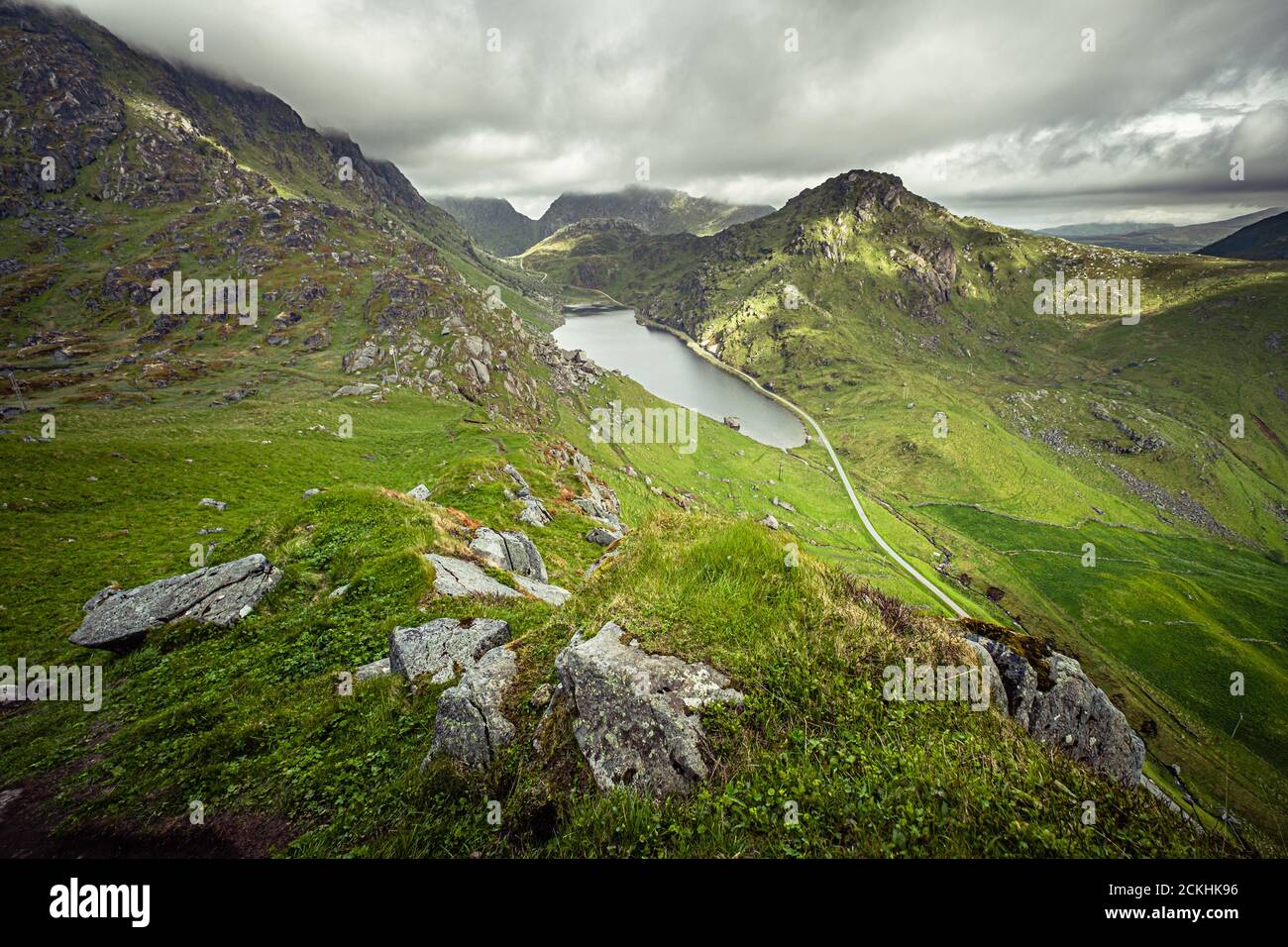 Mannen hiking trail hi-res stock photography and images - Alamy
