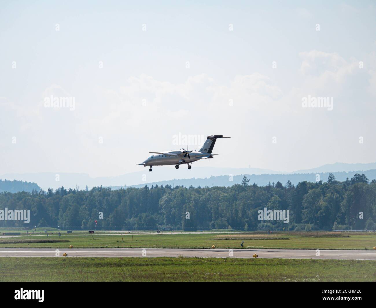 Plane Landing / Take-off Stock Photo - Alamy