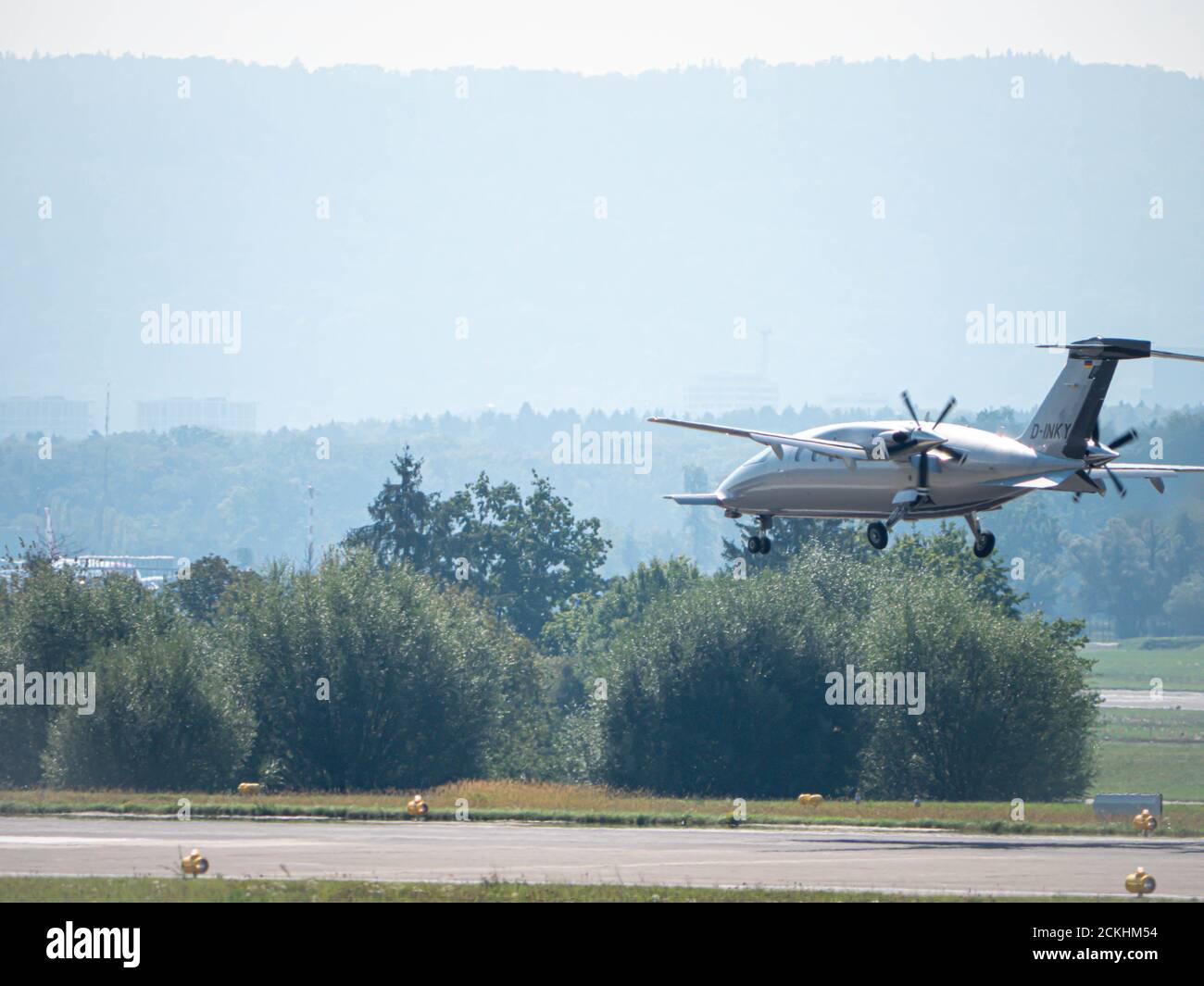 Plane Landing / Take-off Stock Photo - Alamy