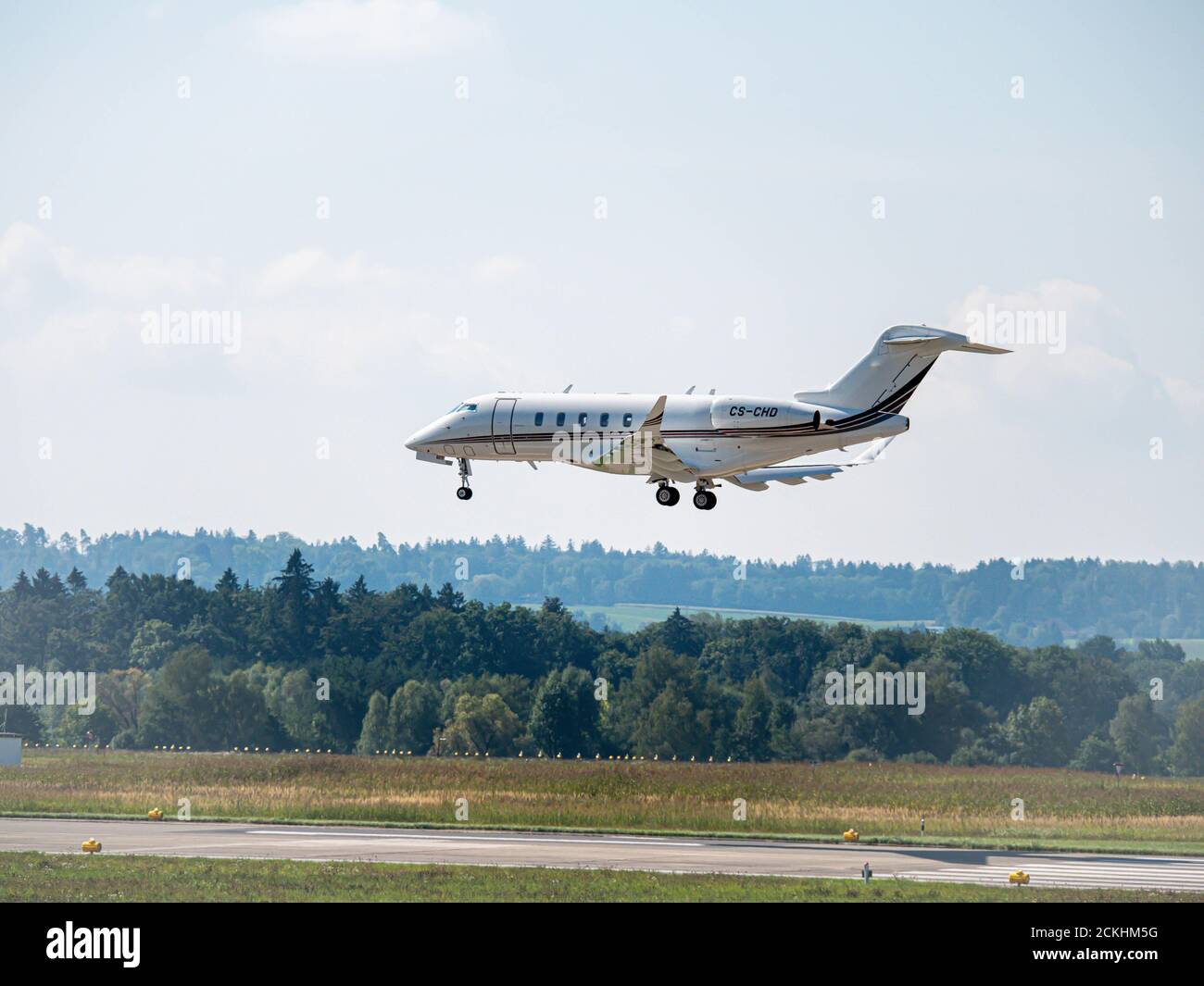 Plane Landing / Take-off Stock Photo - Alamy