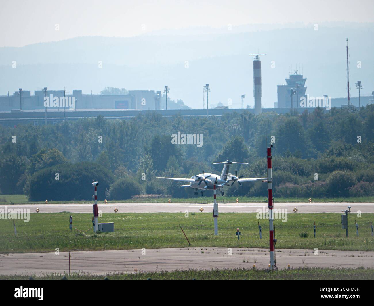 Plane Landing / Take-off Stock Photo - Alamy