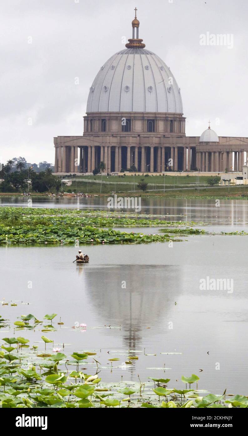 Basilica our lady of peace, ivory coast hi-res stock photography and images - Alamy