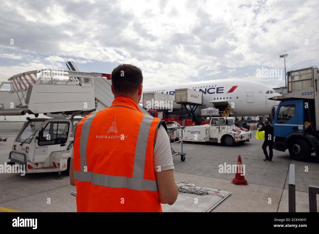 Roissy airport logo hi-res stock photography and images - Alamy