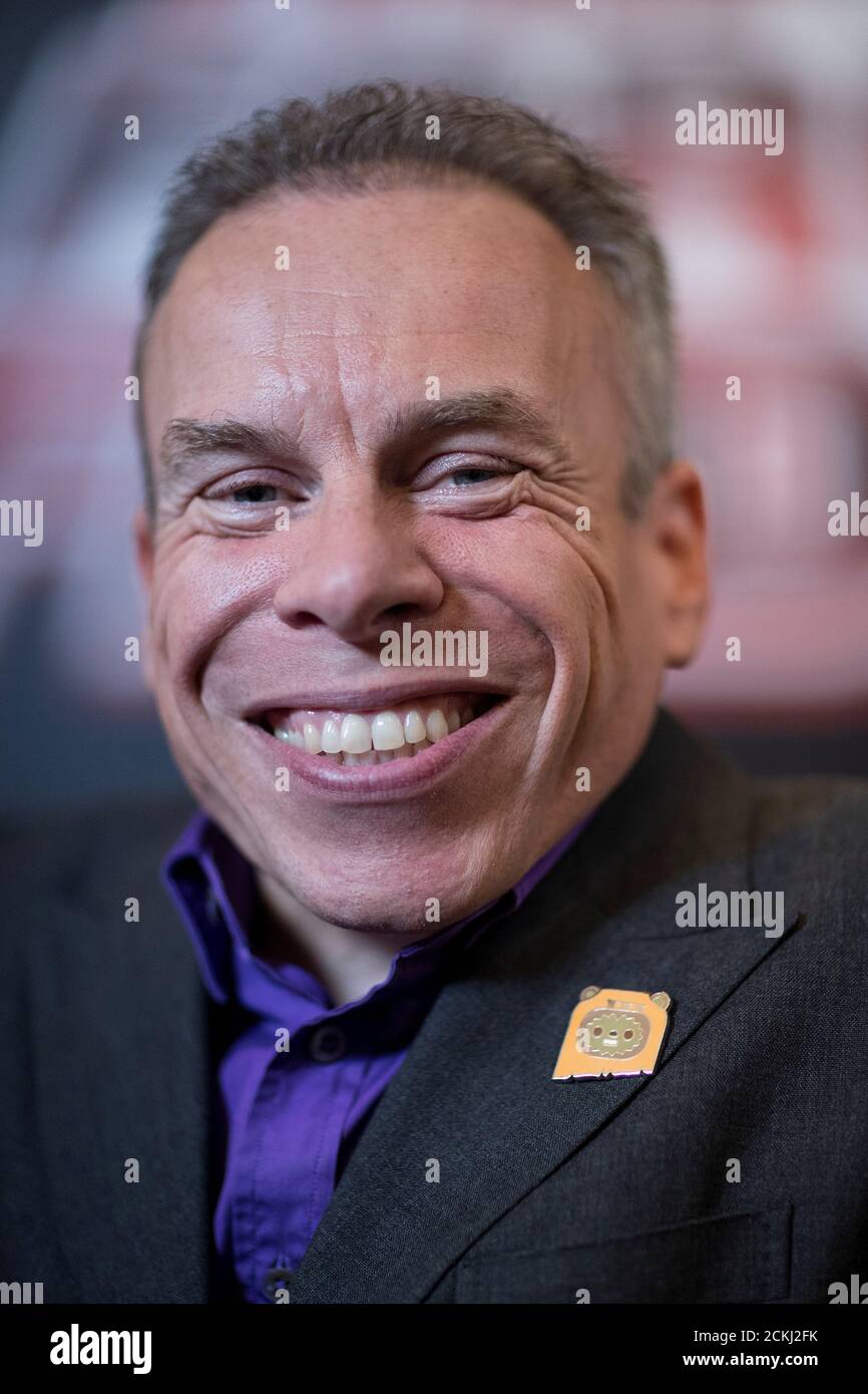 Star wars warwick davis hi-res stock photography and images - Alamy