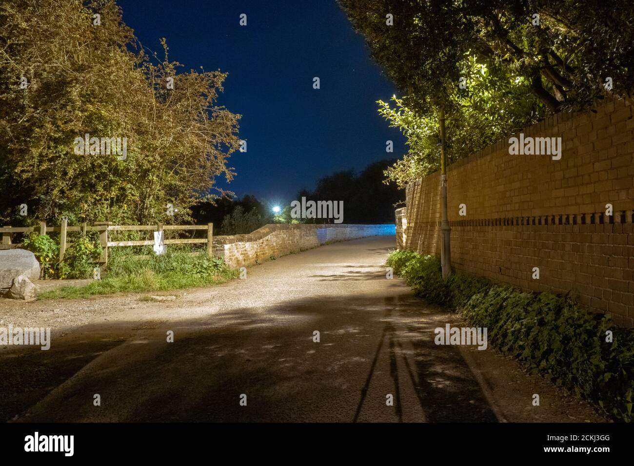 Street light country lane night hi-res stock photography and images - Alamy