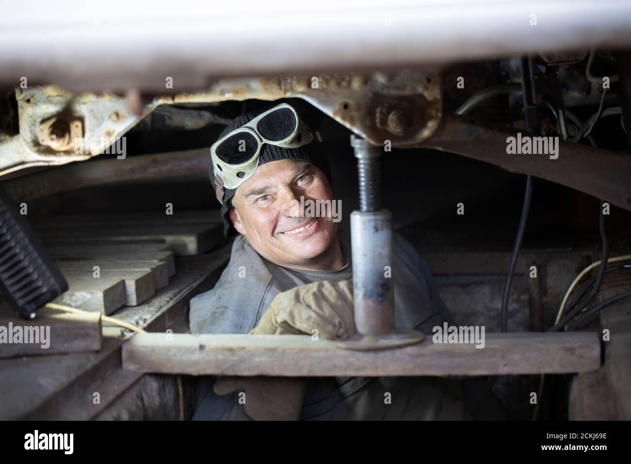 Man Dirty Face Mechanic High Resolution Stock Photography and Images ...