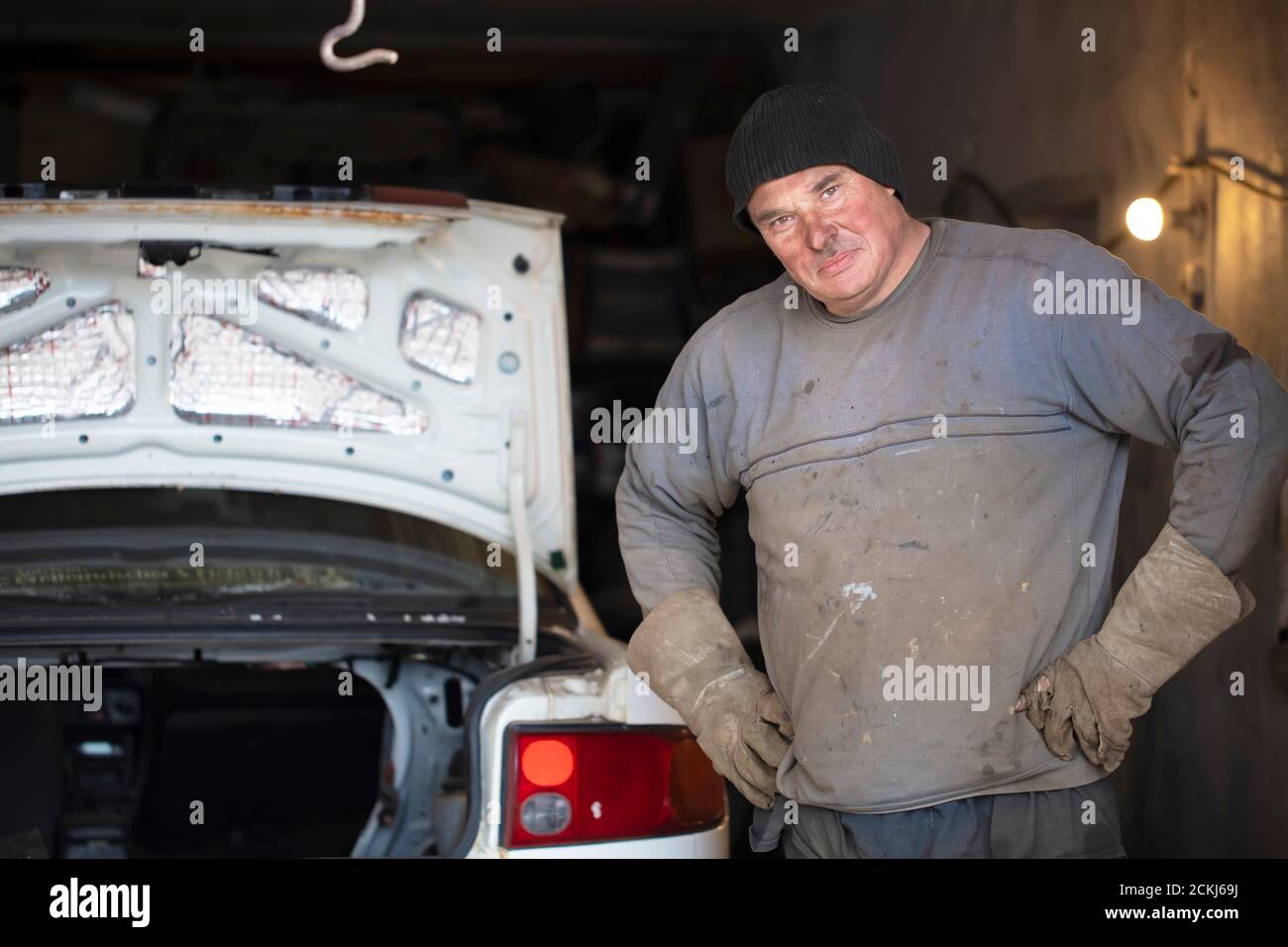 Dirty mechanic hi-res stock photography and images - Alamy