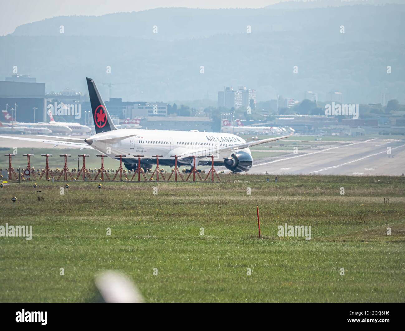 Plane Landing / Take-off Stock Photo - Alamy