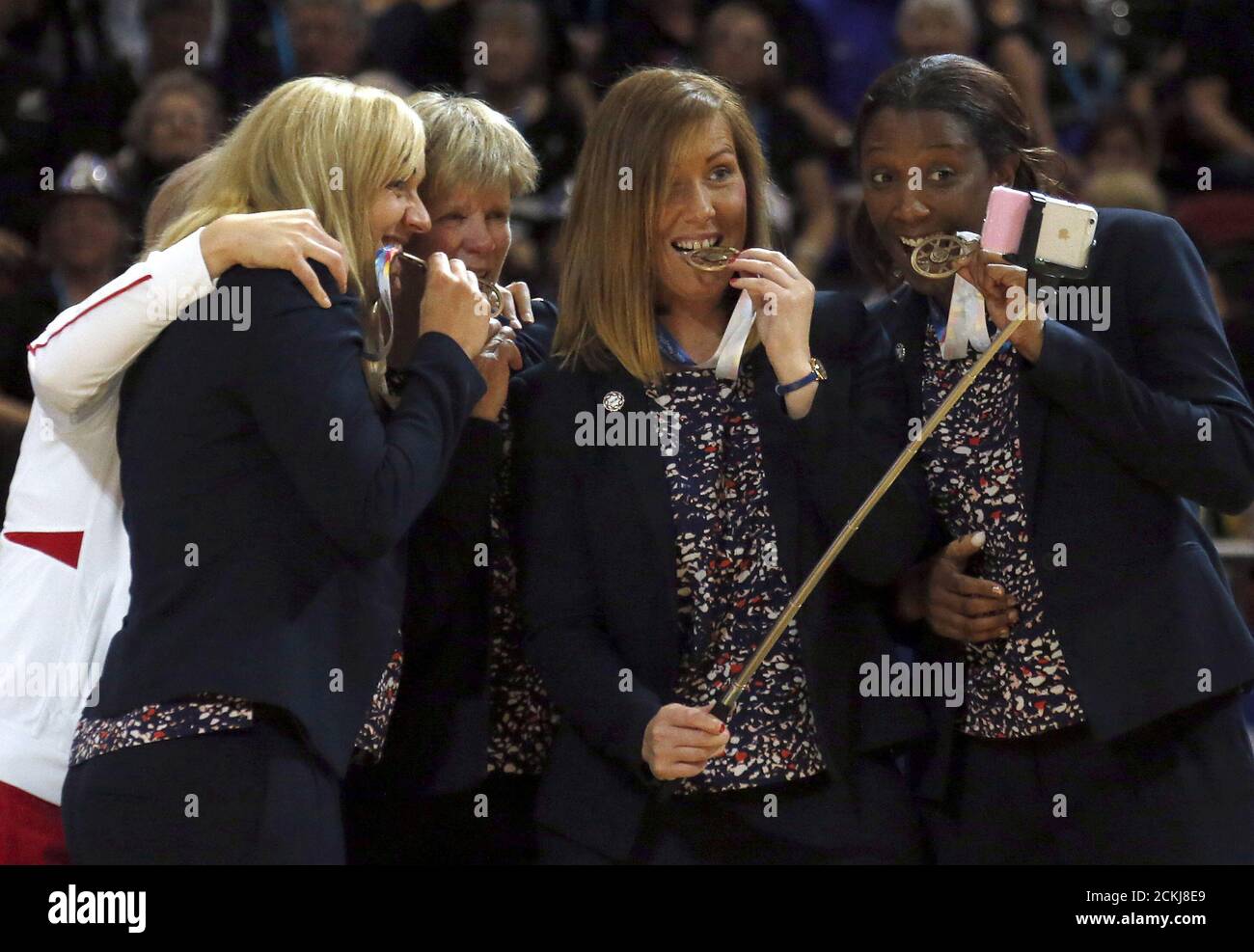Netball team portrait hi-res stock photography and images - Alamy
