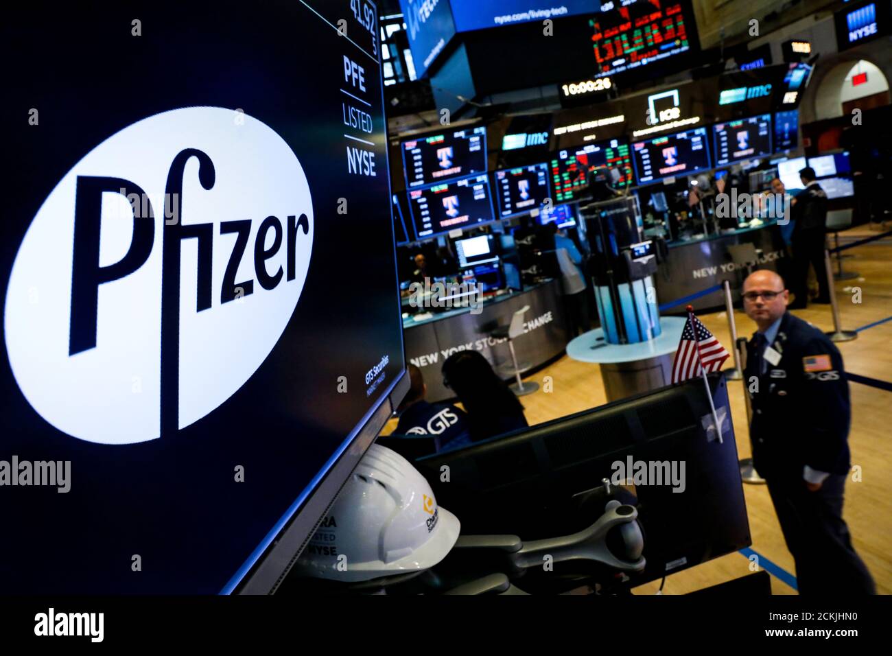Pfizer new logo hi-res stock photography and images - Alamy