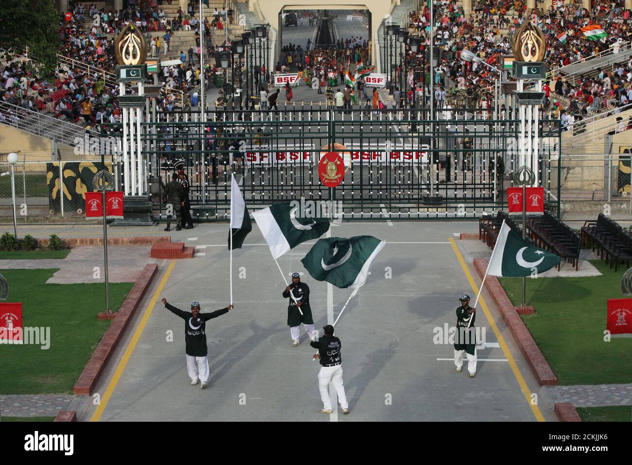 Pakistans national flags hi-res stock photography and images - Alamy