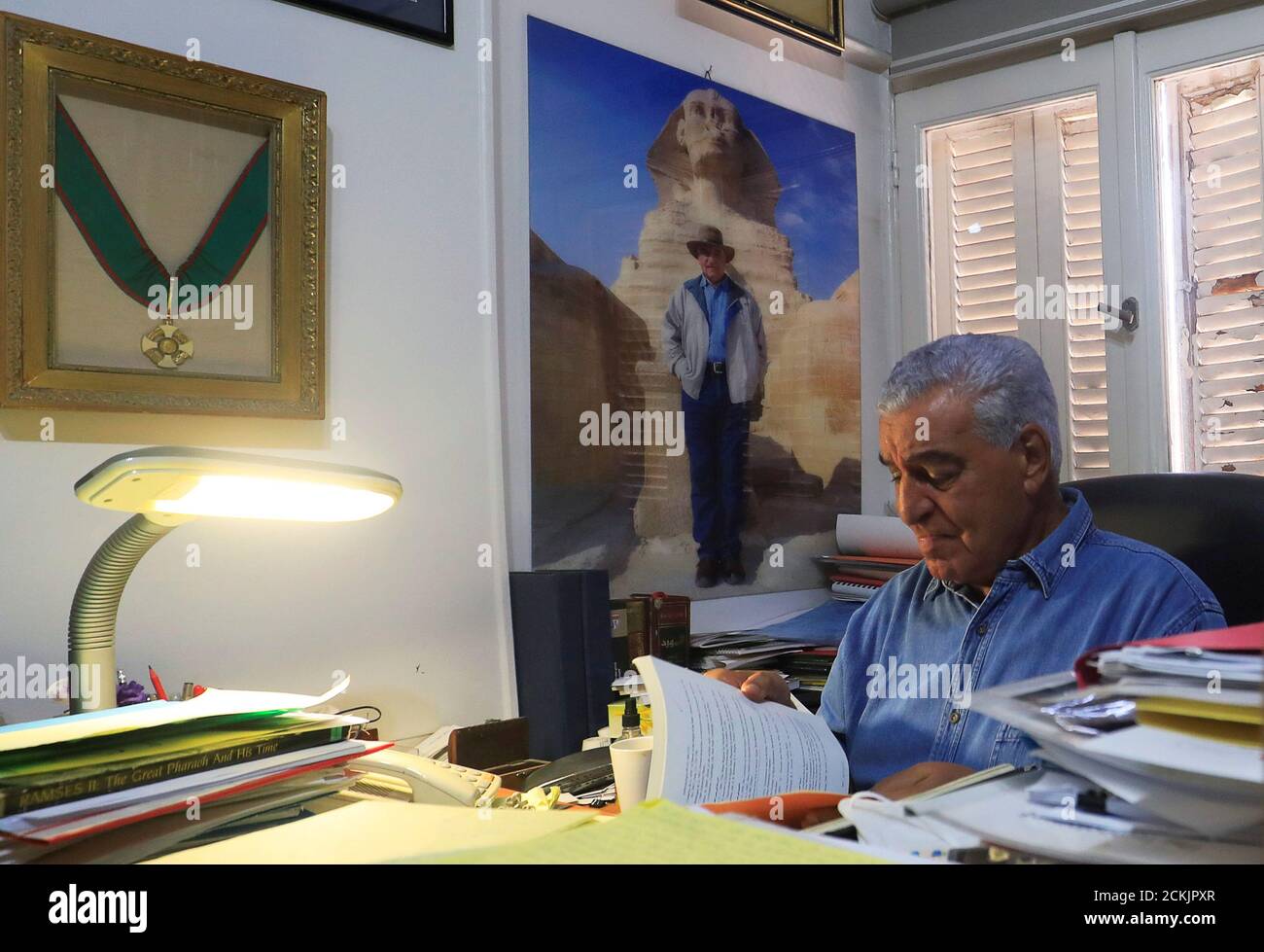 Dr zahi hawass hi-res stock photography and images - Alamy