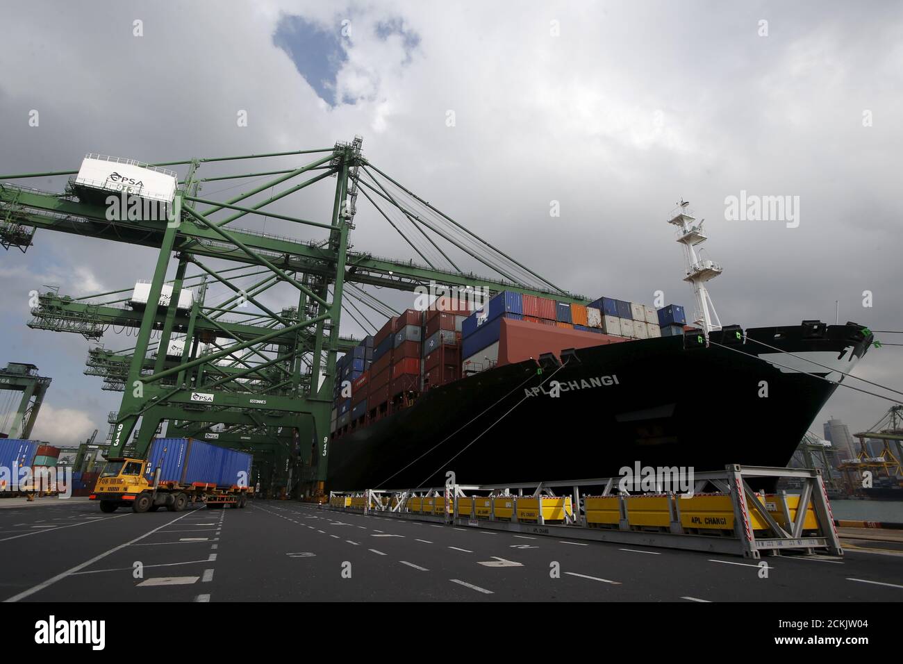 Neptune orient lines hi-res stock photography and images - Alamy