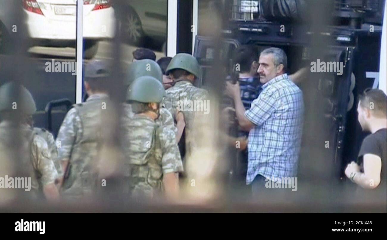 Soldiers surrendering hi-res stock photography and images - Alamy