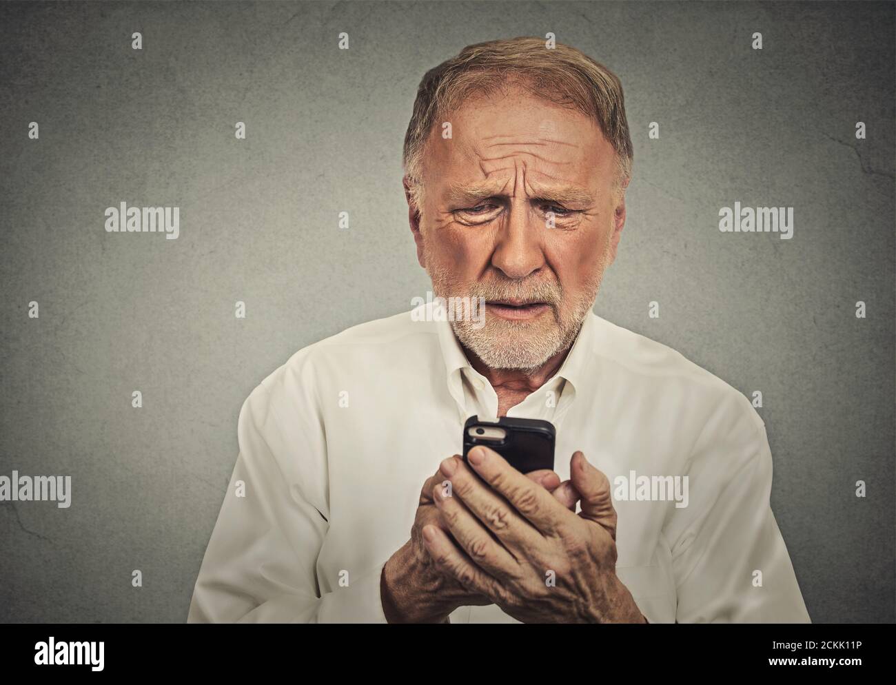Confused phone senior hi-res stock photography and images - Alamy