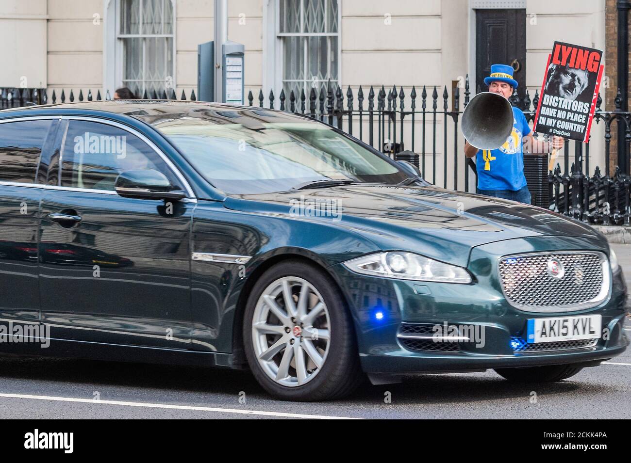 Boris johnson car hi-res stock photography and images - Alamy