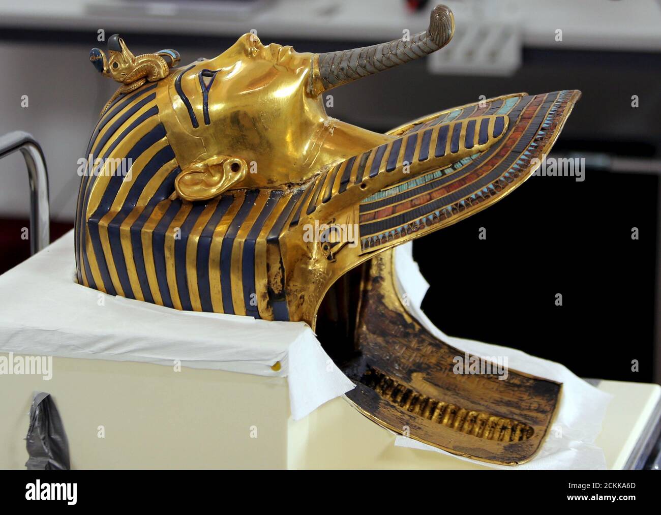 Golden mask of king tutankhamun hi-res stock photography and images - Alamy
