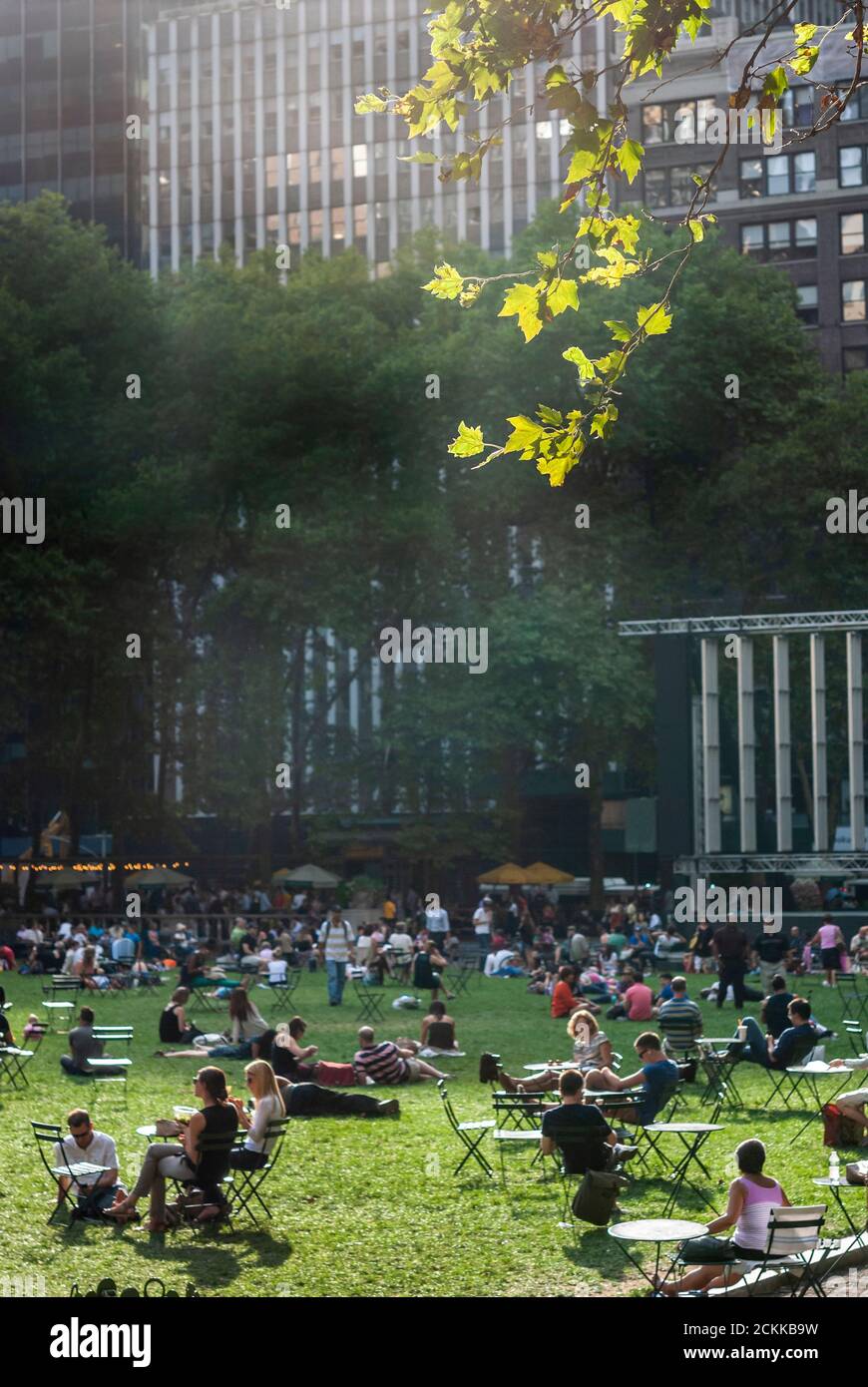 Bryant park at spring hi-res stock photography and images - Alamy