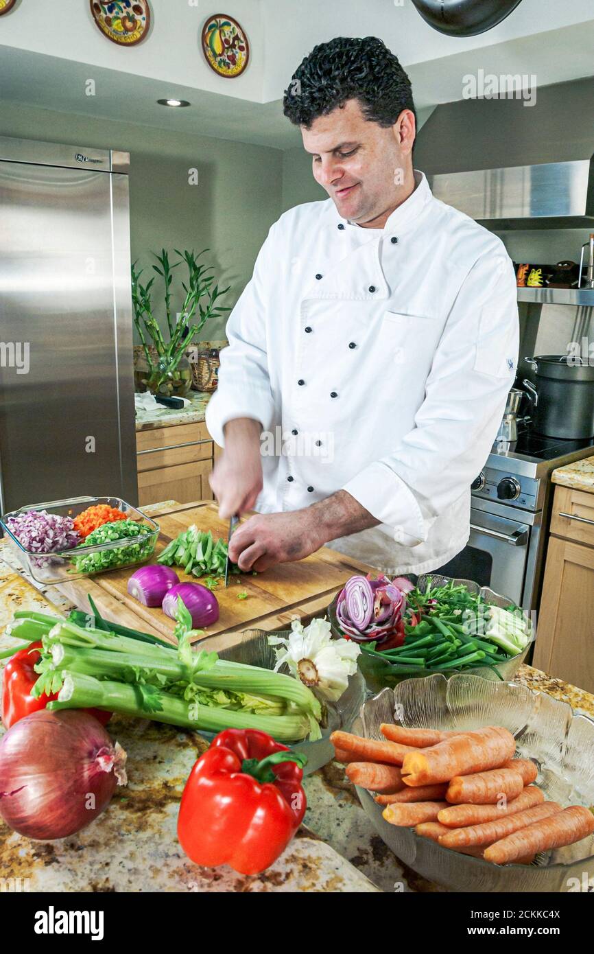 Man cooking usa kitchen hi-res stock photography and images - Alamy