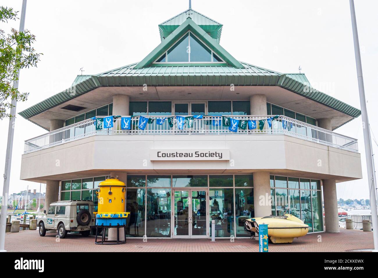 Jacques cousteau society hi-res stock photography and images - Alamy