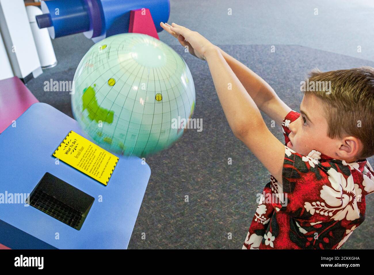 Exhibit Exhibits Display Displays Science Hands On Boy Boys High ...