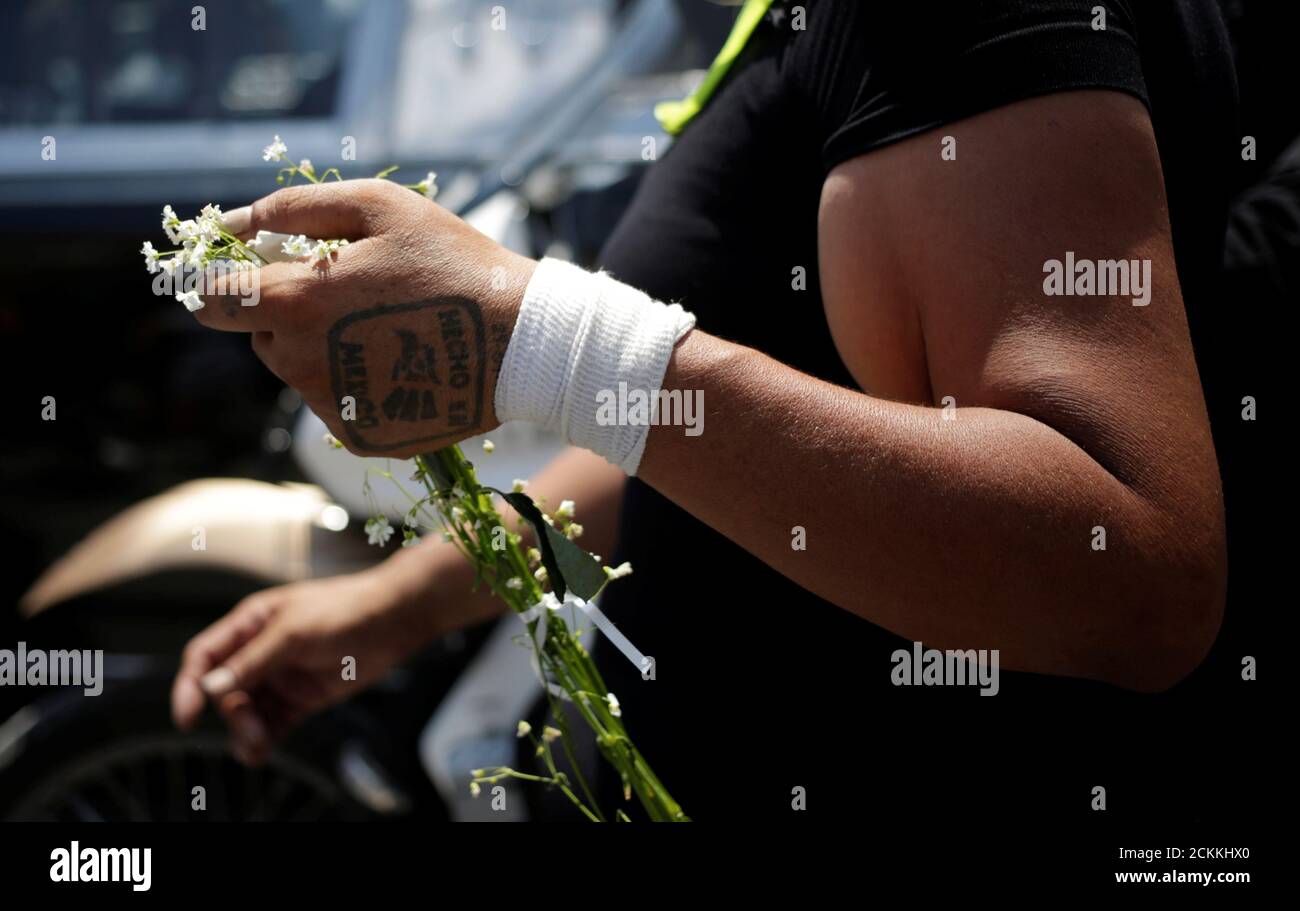 Mexican funeral flowers hi-res stock photography and images - Alamy