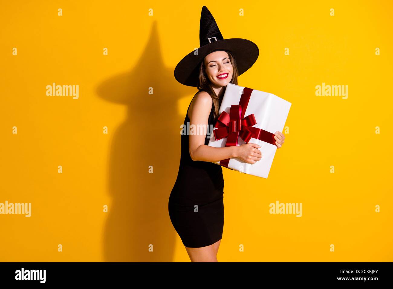 Profile side view portrait of her she attractive charming cheerful ...