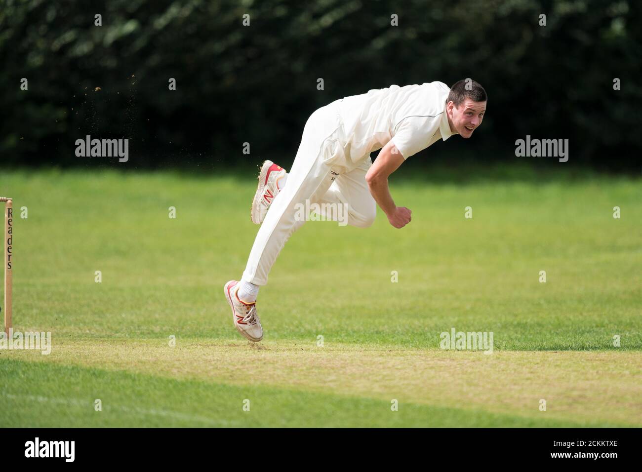 Fast bowling cricket hi-res stock photography and images - Alamy