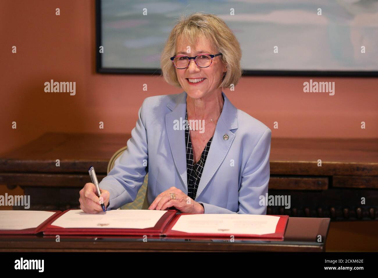 Shuffle board hi-res stock photography and images - Alamy