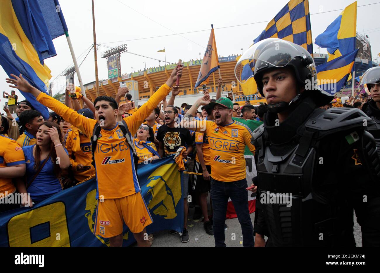 Tigres uanl fans hi-res stock photography and images - Alamy