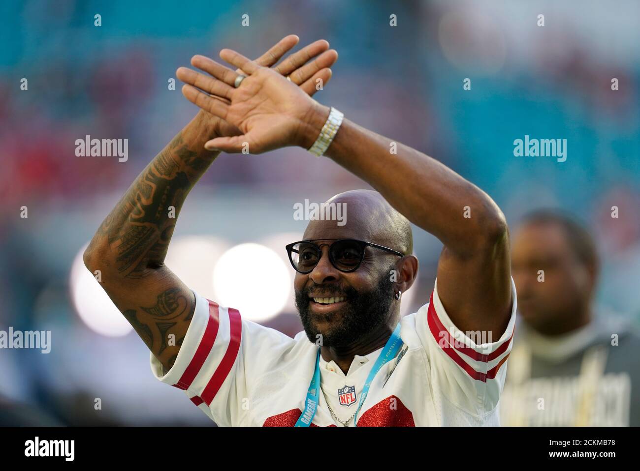 Jerry rice football hi-res stock photography and images - Alamy