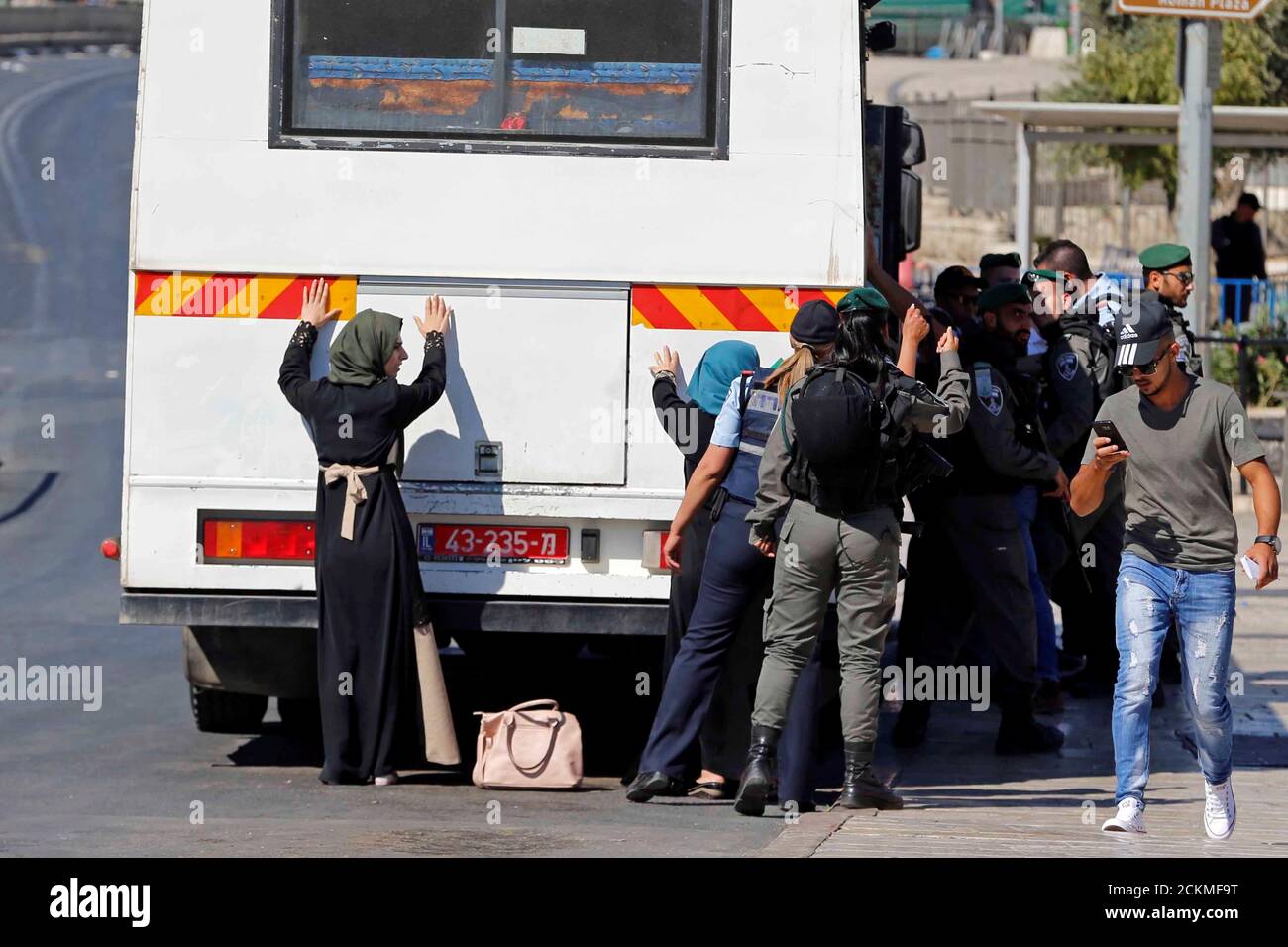 Israeli policewomen hi-res stock photography and images - Alamy