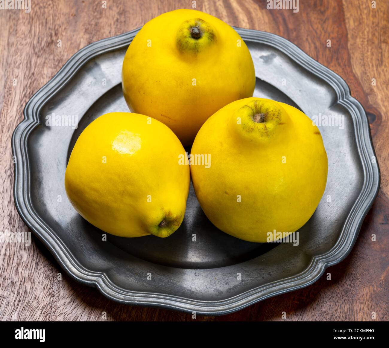 Group of ripe yellow quince apples close up Stock Photo - Alamy