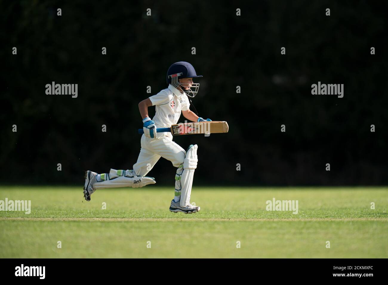 Cricket runs child hi-res stock photography and images - Alamy
