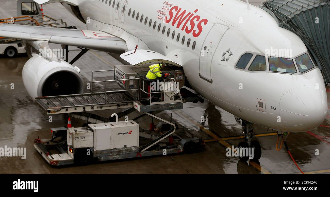 Swissport cargo hi-res stock photography and images - Alamy