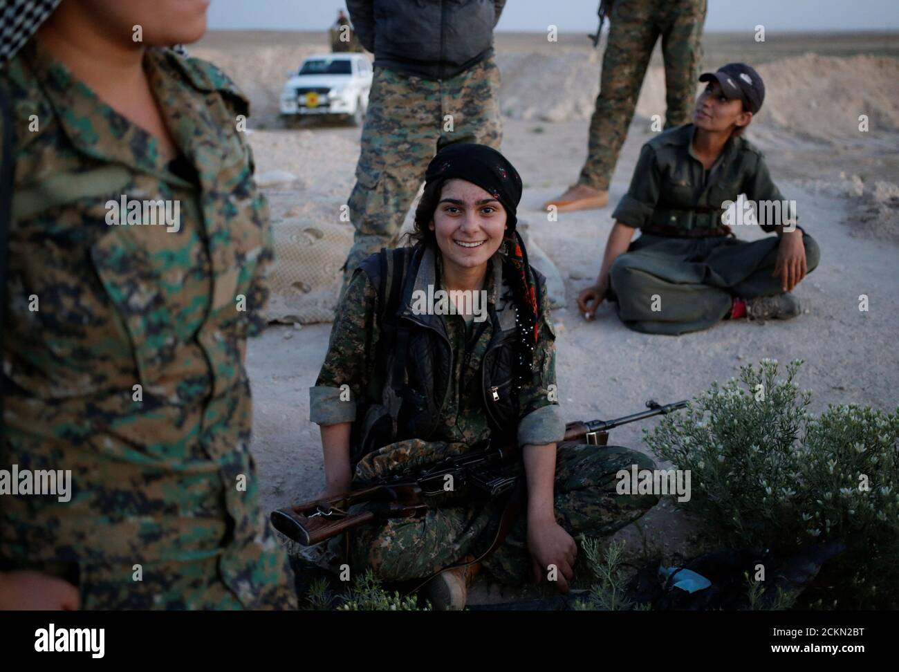 Female soldier sniper hi-res stock photography and images - Alamy