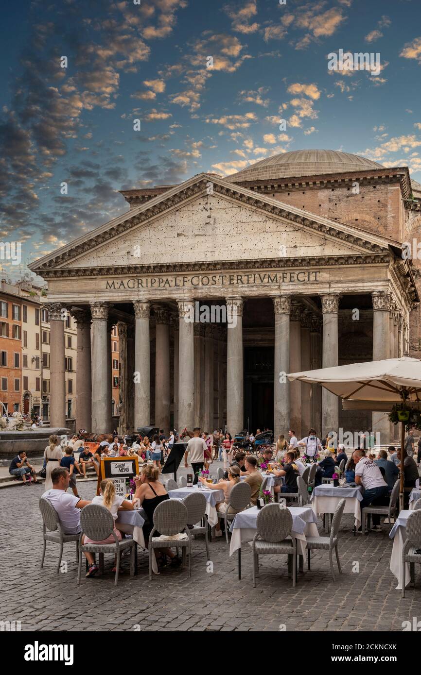 Hadrian pantheon exterior hi-res stock photography and images - Alamy
