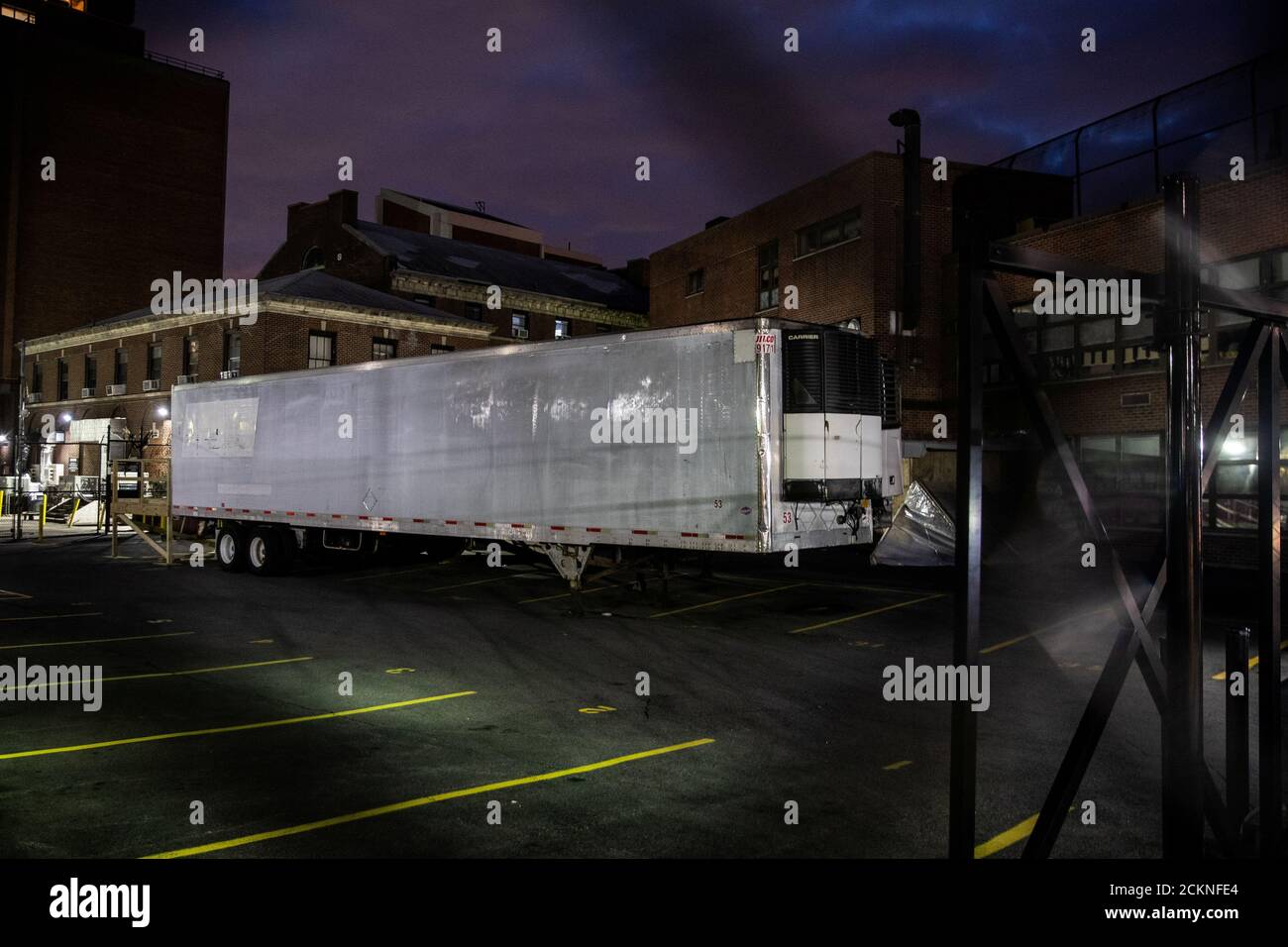 Refrigerated trucks new york hi-res stock photography and images - Alamy