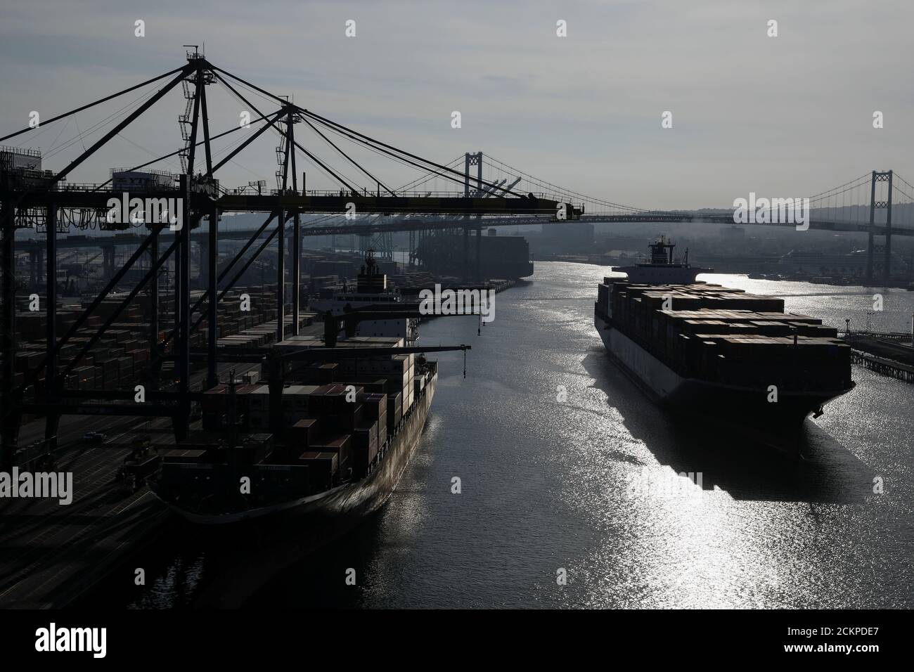 Container ship arrives in port hi-res stock photography and images - Alamy