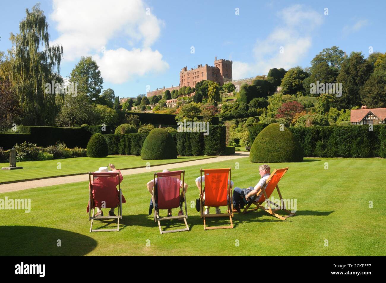 Gian yew topiary hi-res stock photography and images - Alamy