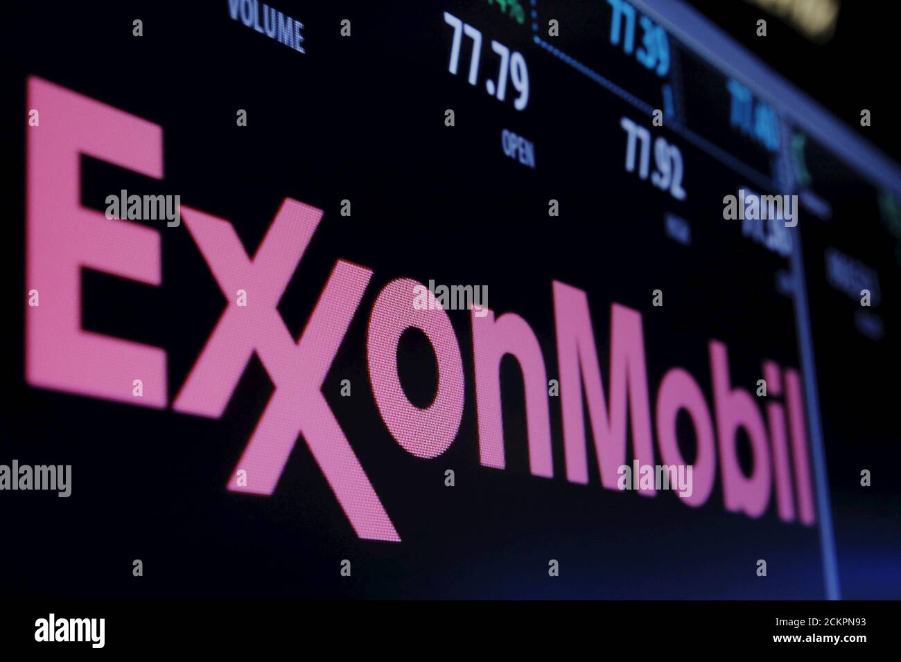 Exxon logo hi-res stock photography and images - Alamy