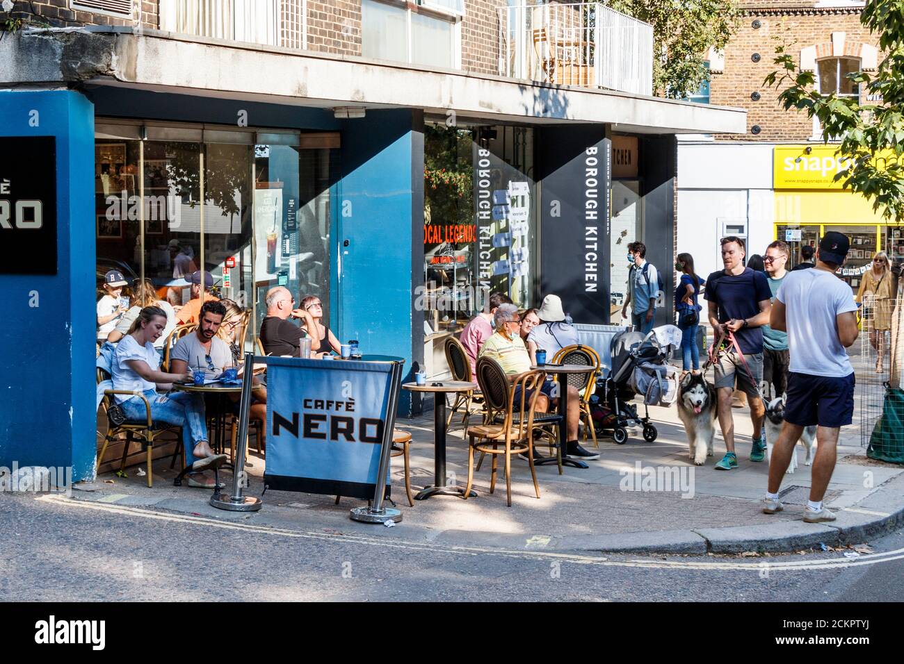 High street coffee shop hi-res stock photography and images - Alamy