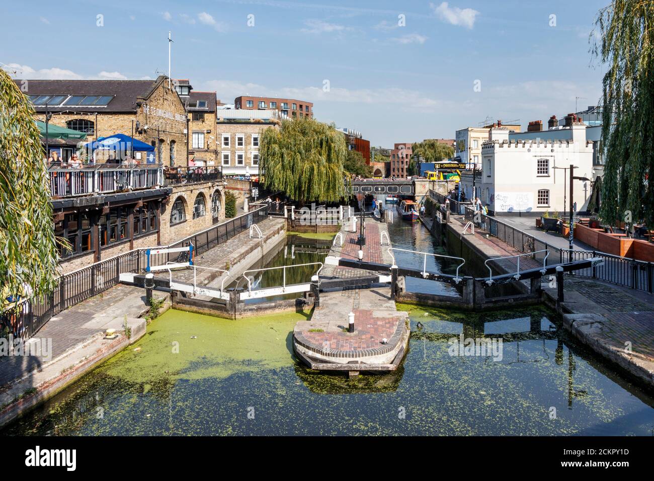 Uk canal lock boat from above hi-res stock photography and images - Alamy