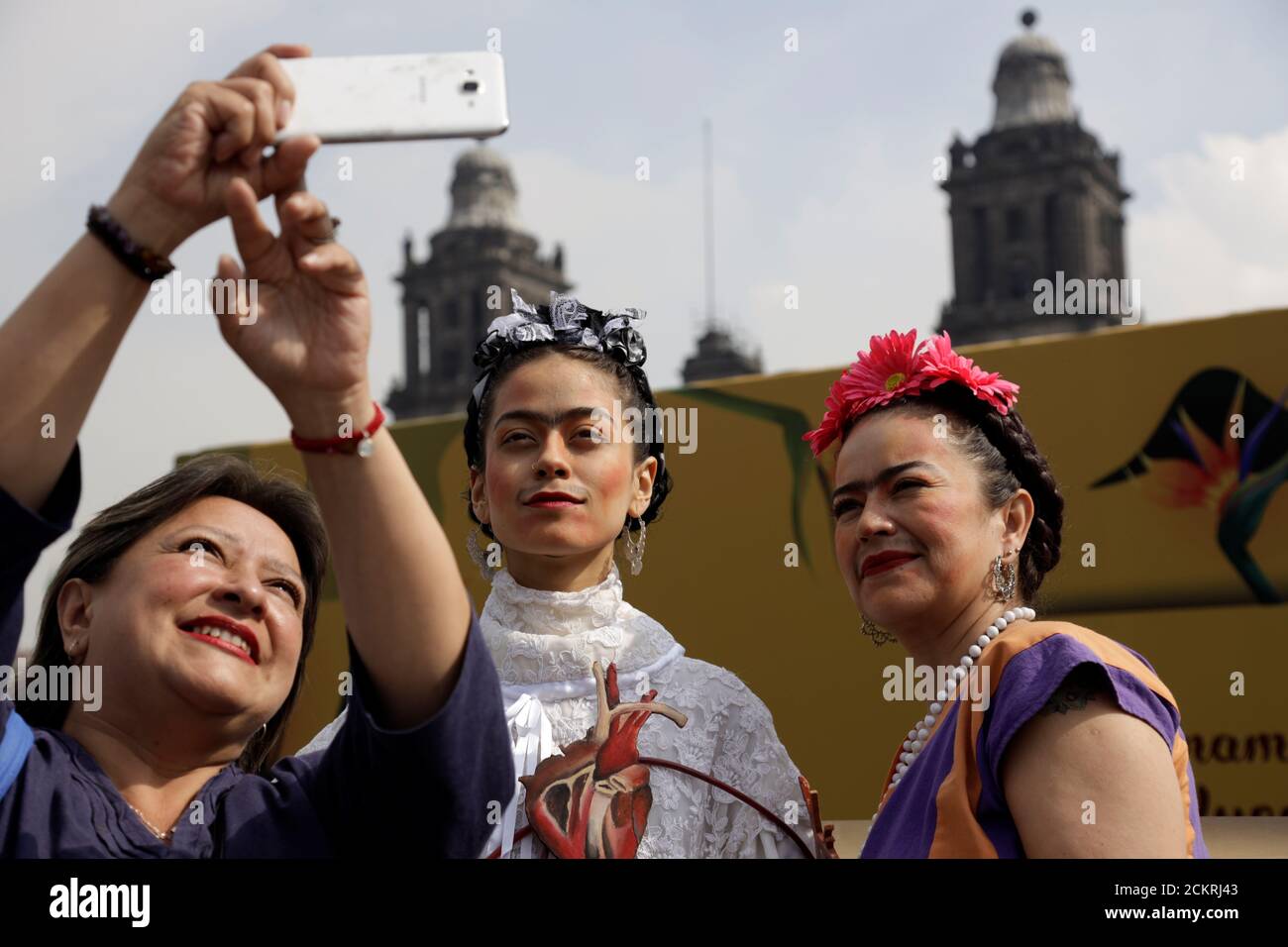 Frida kahlo the two fridas 1939 hi-res stock photography and images - Alamy